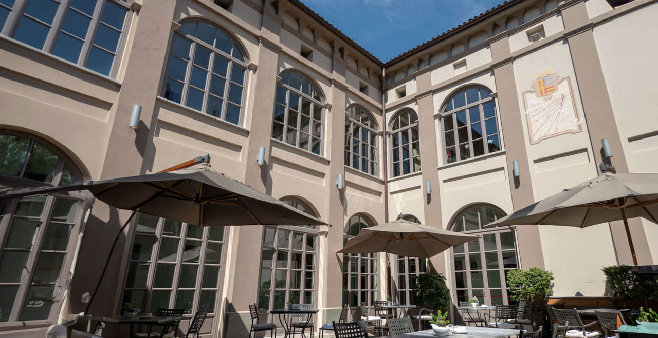 Discover the internal courtyard of Palazzo Righini in Fossano