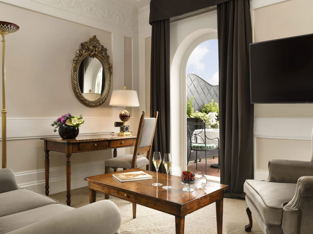 Book a Suite at Hotel Splendide Royal Rome