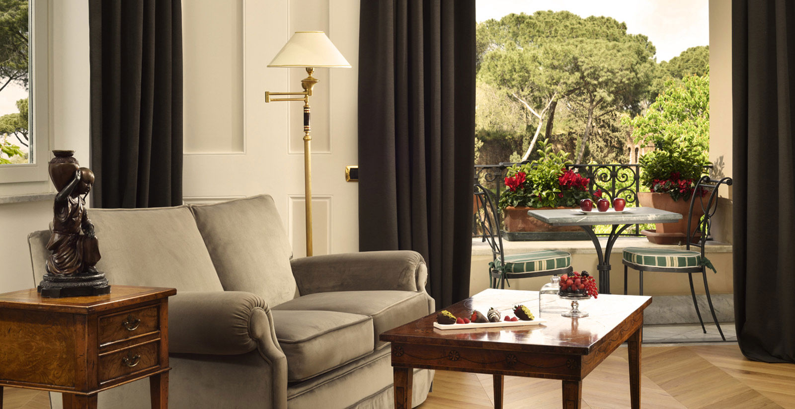 Book now Splendide Royal Roma, charme hotel in Rome