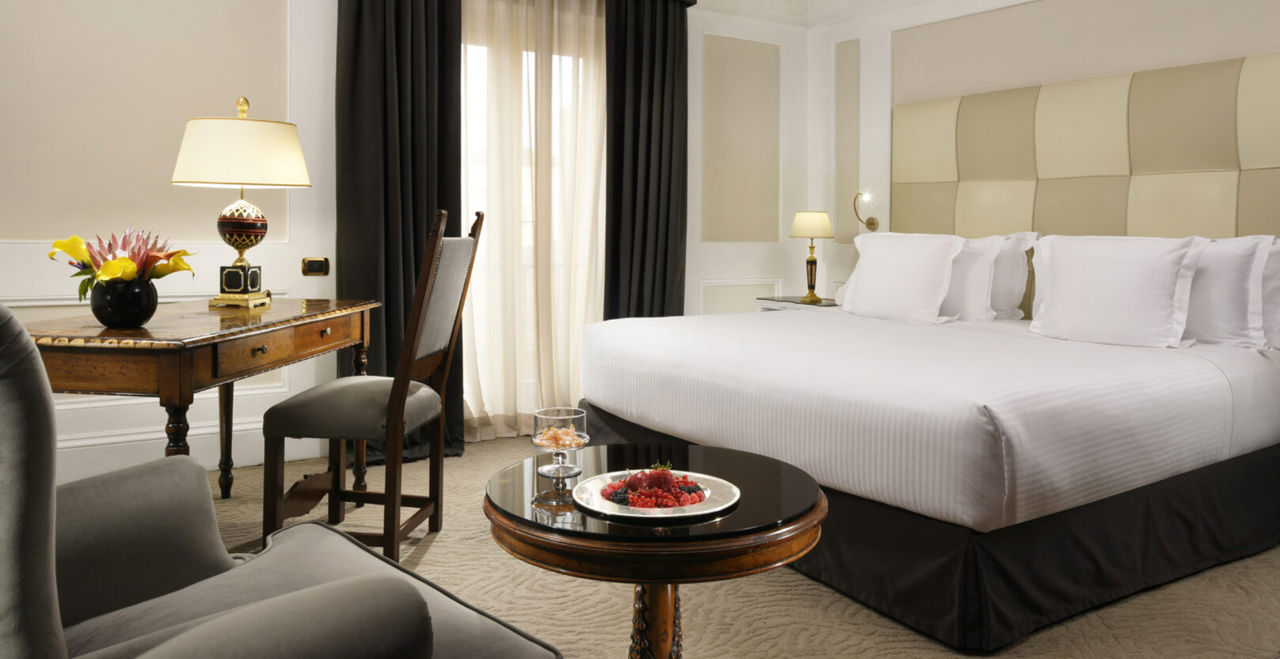 Book the Deluxe room at Hotel Splendide Royal Rome