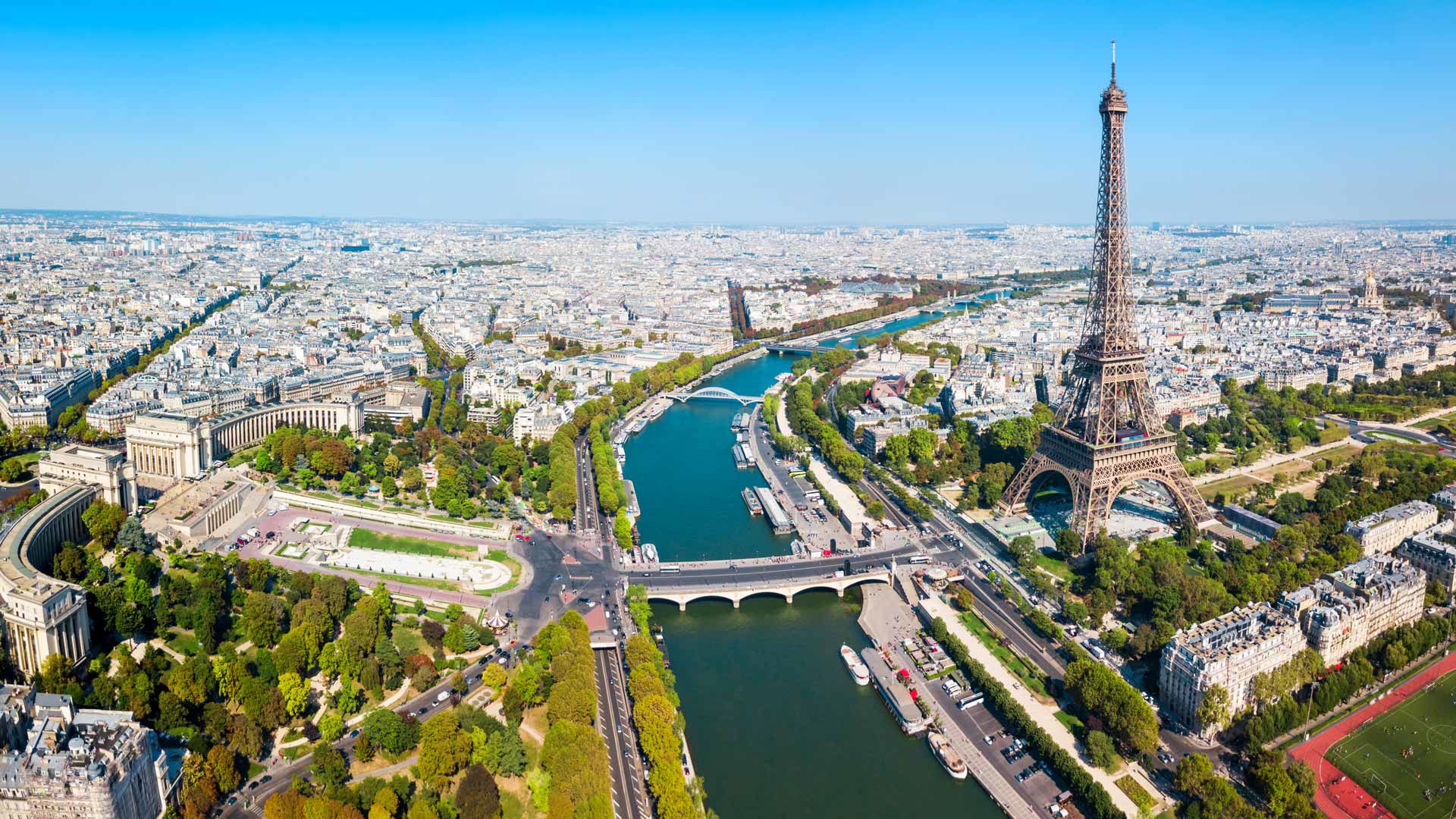 Discover Paris with Roberto Naldi Collection