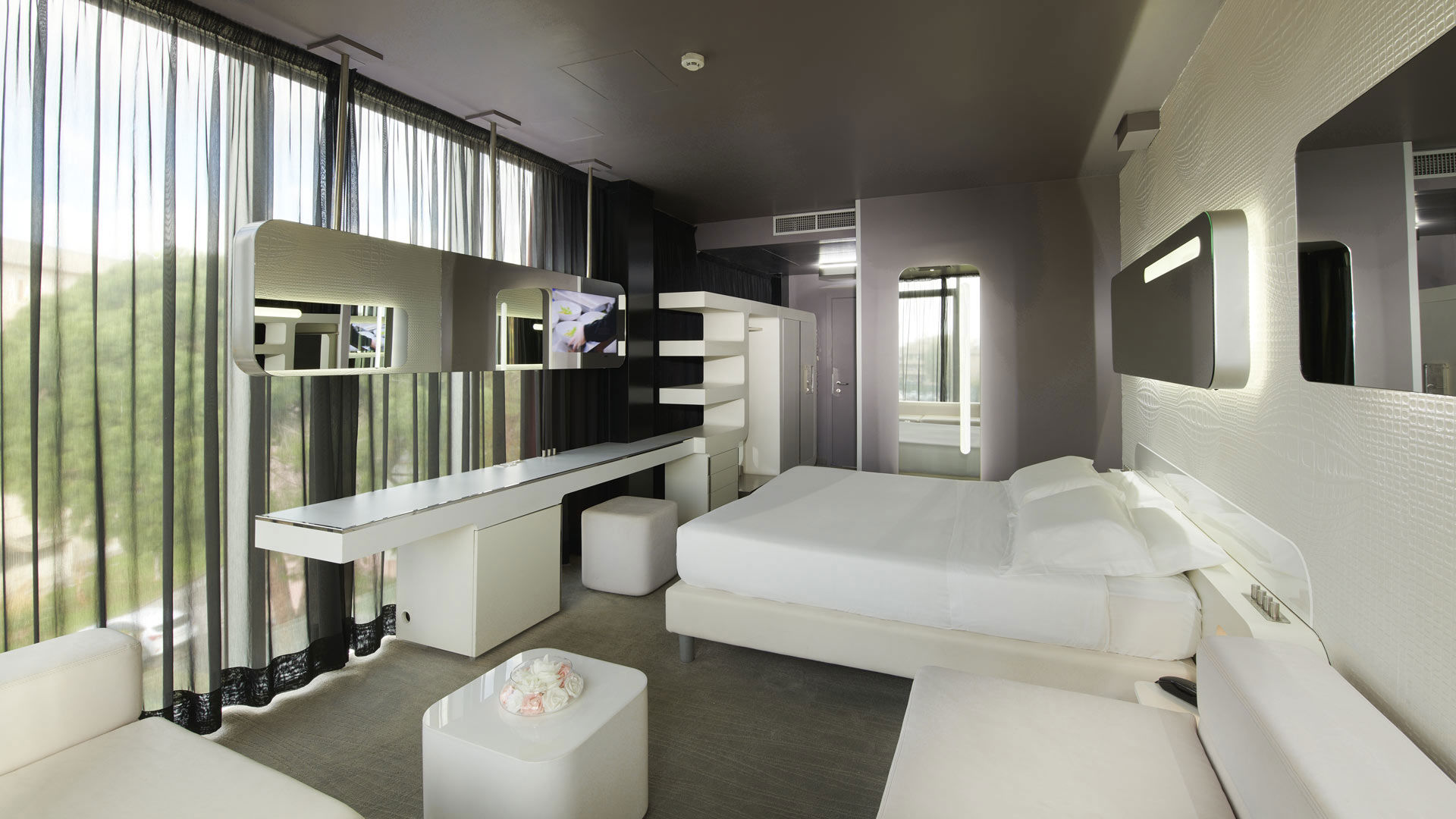 Discover the rooms and suites at San Ranieri Hotel in Pisa