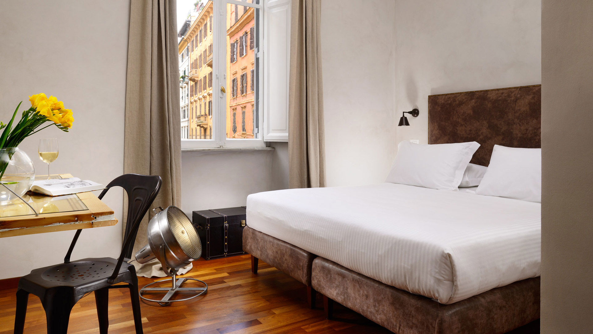 Discover the rooms of San Pietro Boutique Rooms in the center of Rome