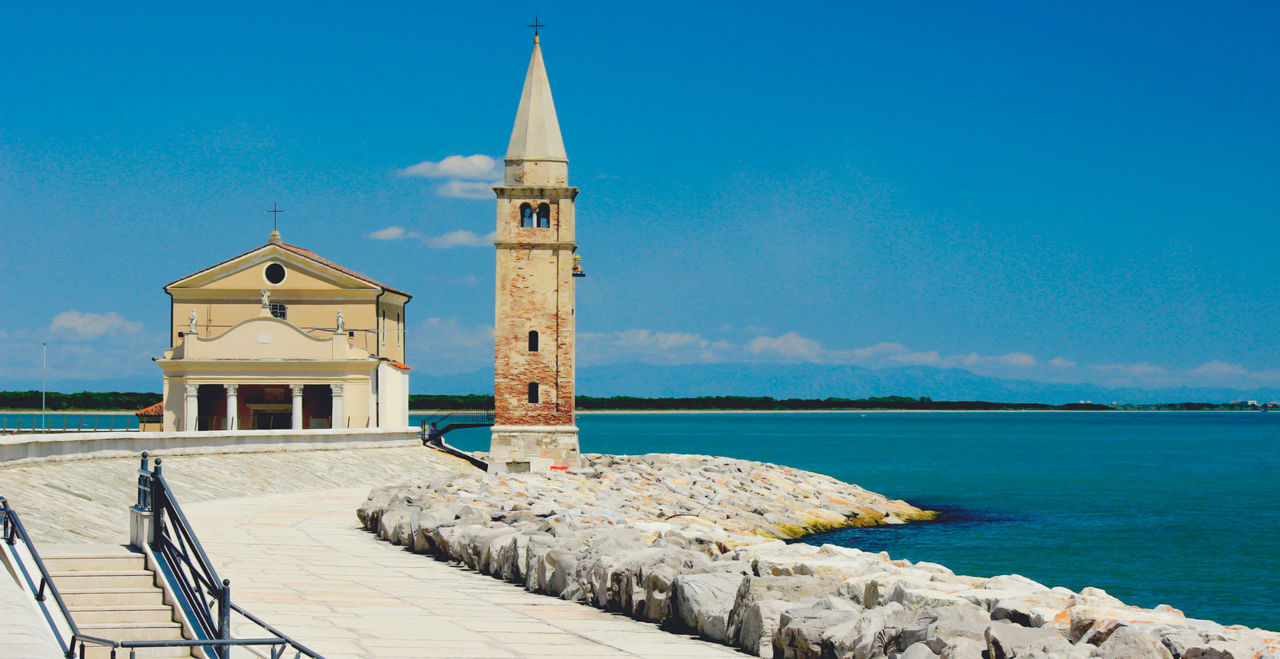 Enjoy the sea of Caorle on holiday with Apogia Hotels Beach!