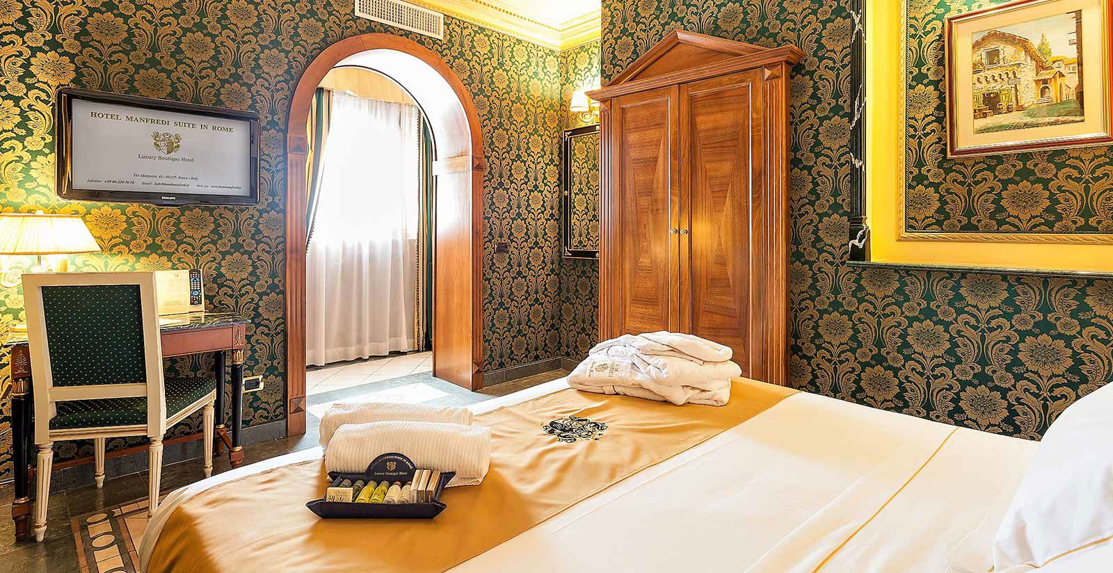 Choose the elegant Suite Manfredi in downtown Rome