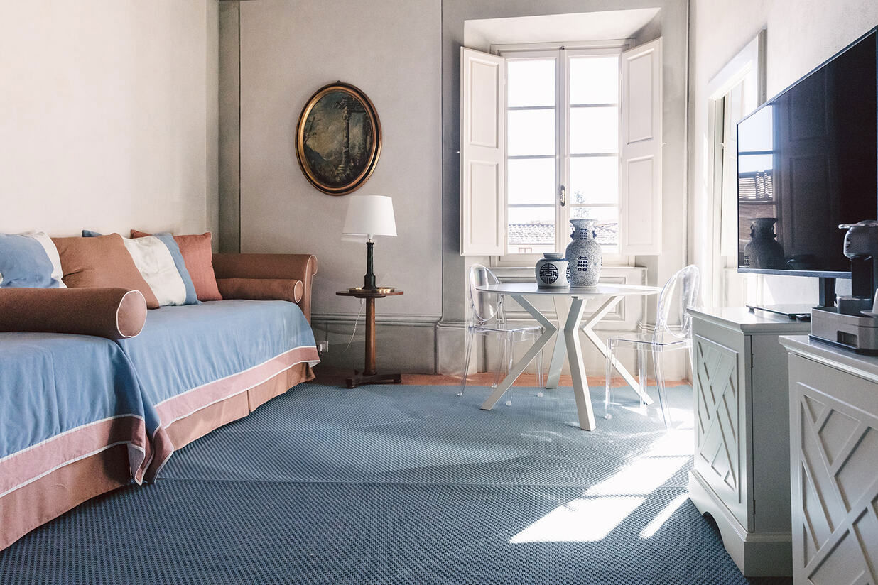 The rooms of Palazzo Feroci await you in Pisa. Book now