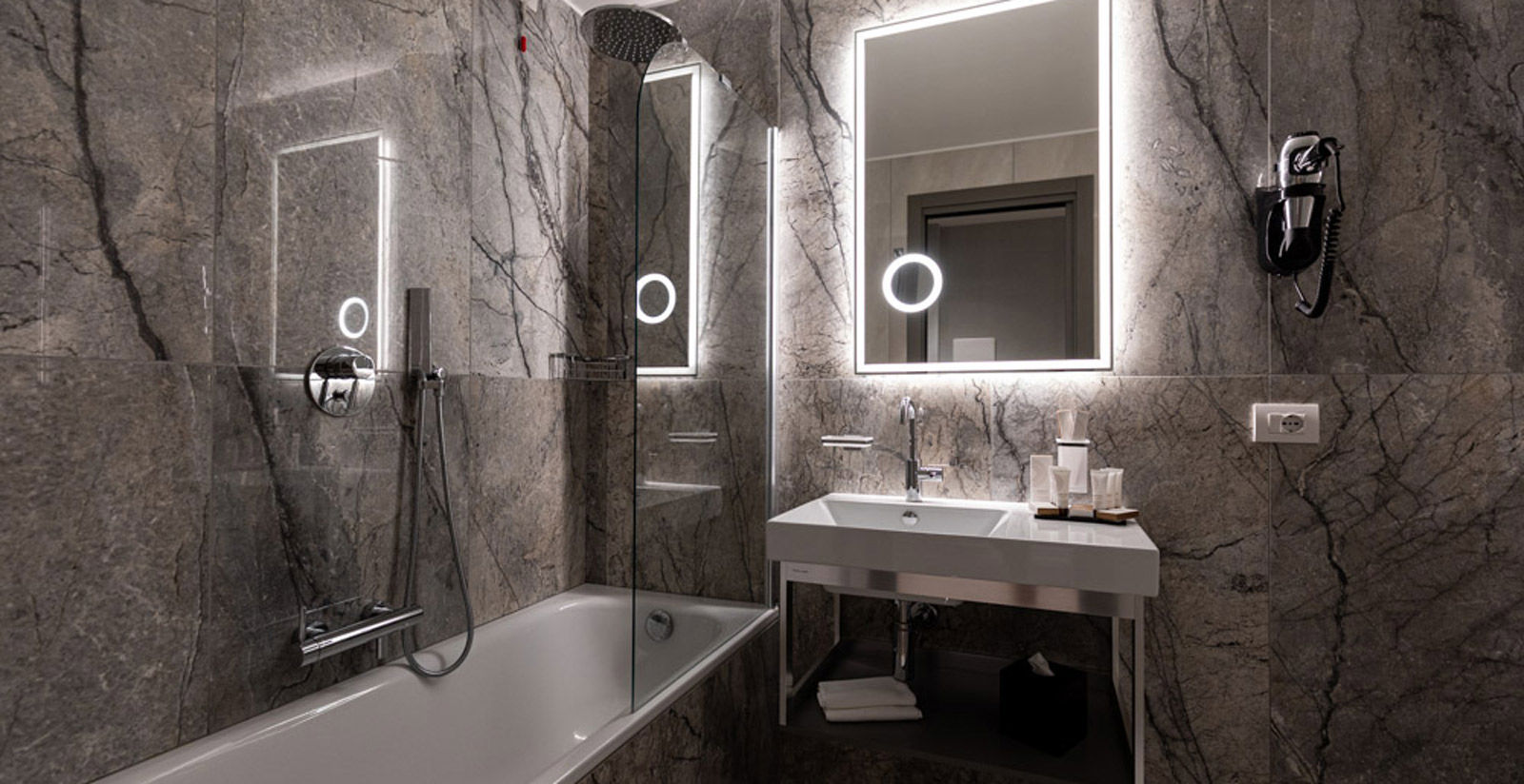 Choose the Omnia Classic of Hotel St. Martin in Rome