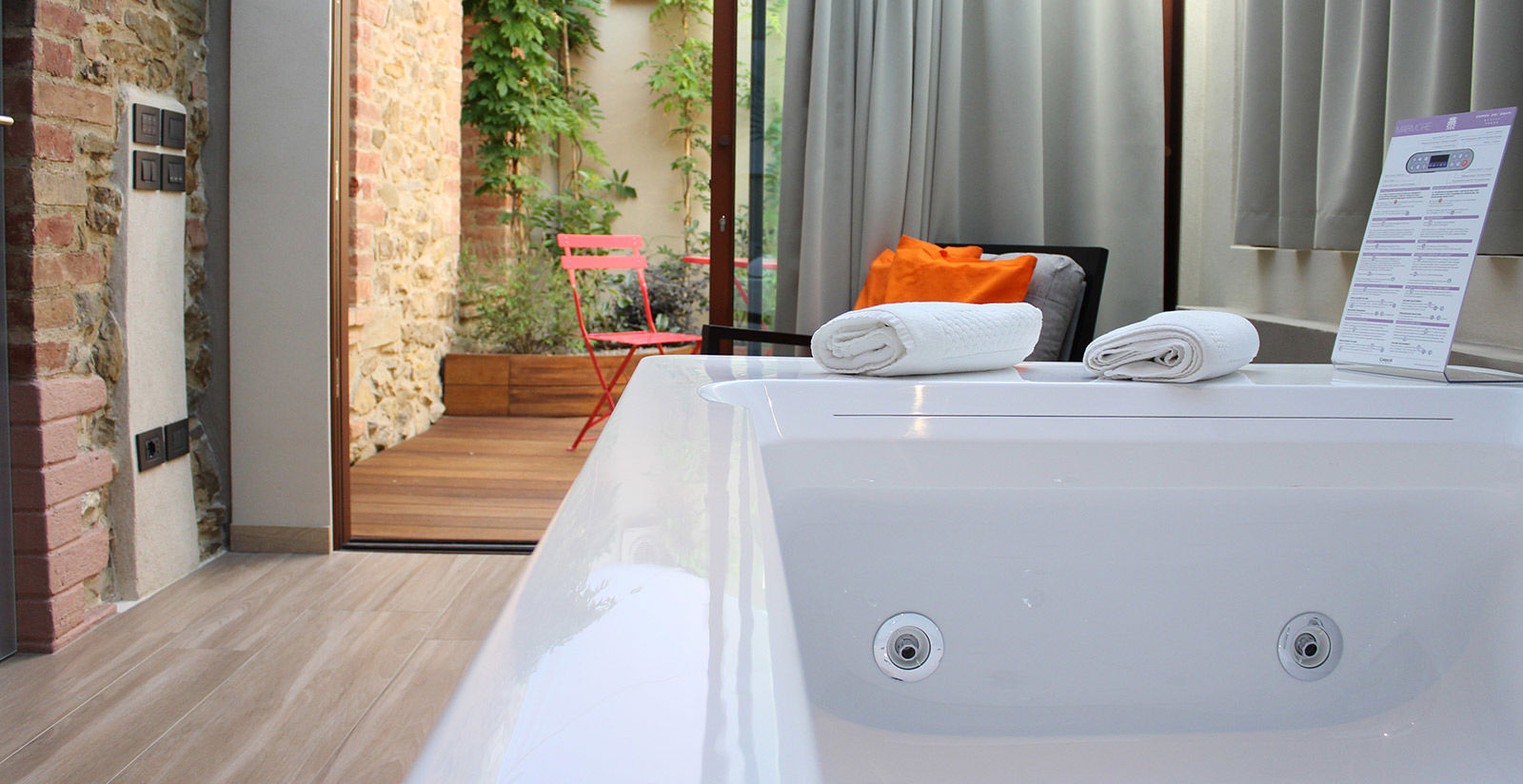 Discover the rooms of Borgo Dei Conti Resort, hotel near Perugia