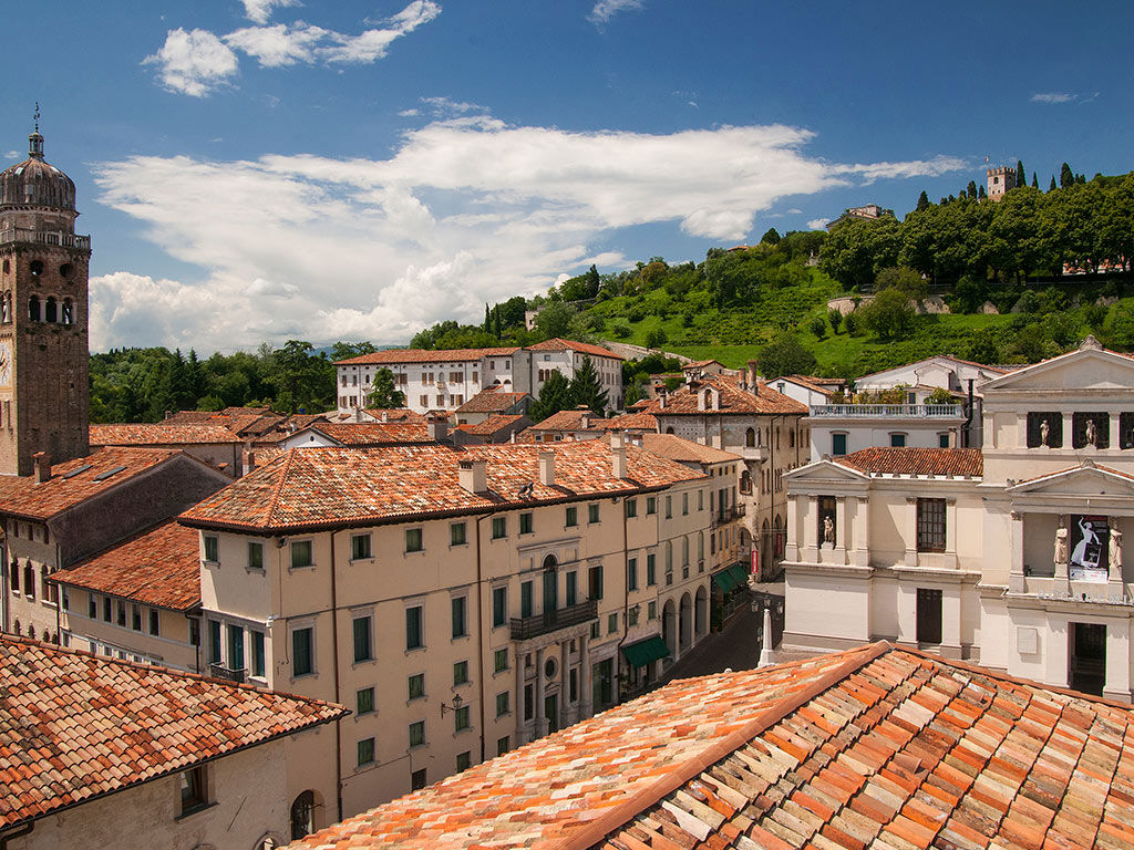 Book Hotel Canon D'Oro and discover the Prosecco hills