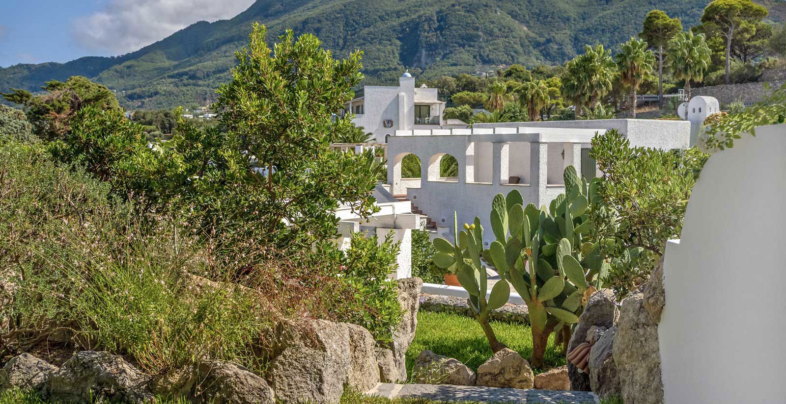 Discover the park and garden of Botania Relais & Spa in Ischia