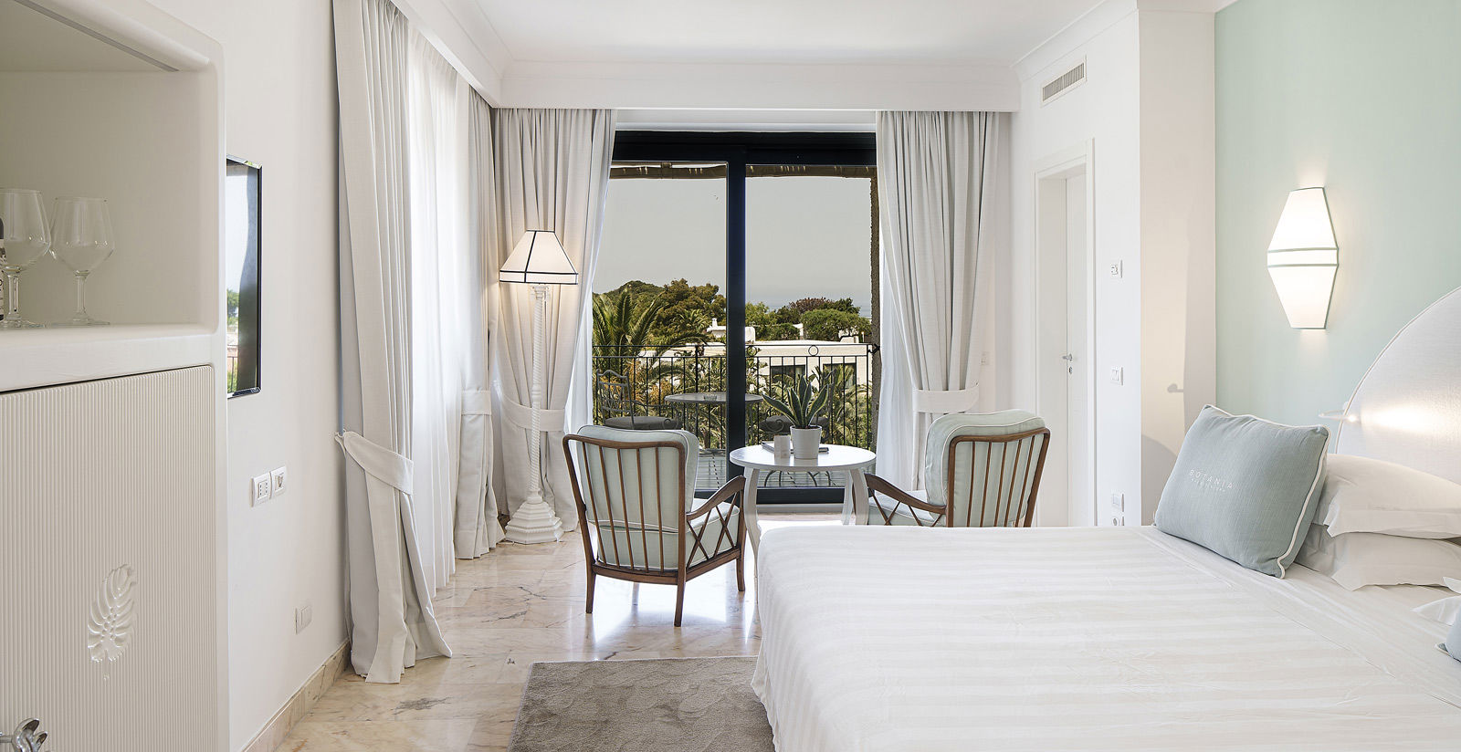 De Luxe Room with Garden View Patio at Botania Relais & Spa
