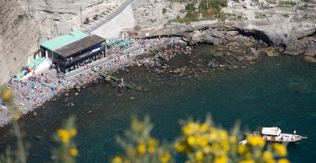 Discover the Bay of Sorgeto in Ischia with Botania Relais & Spa