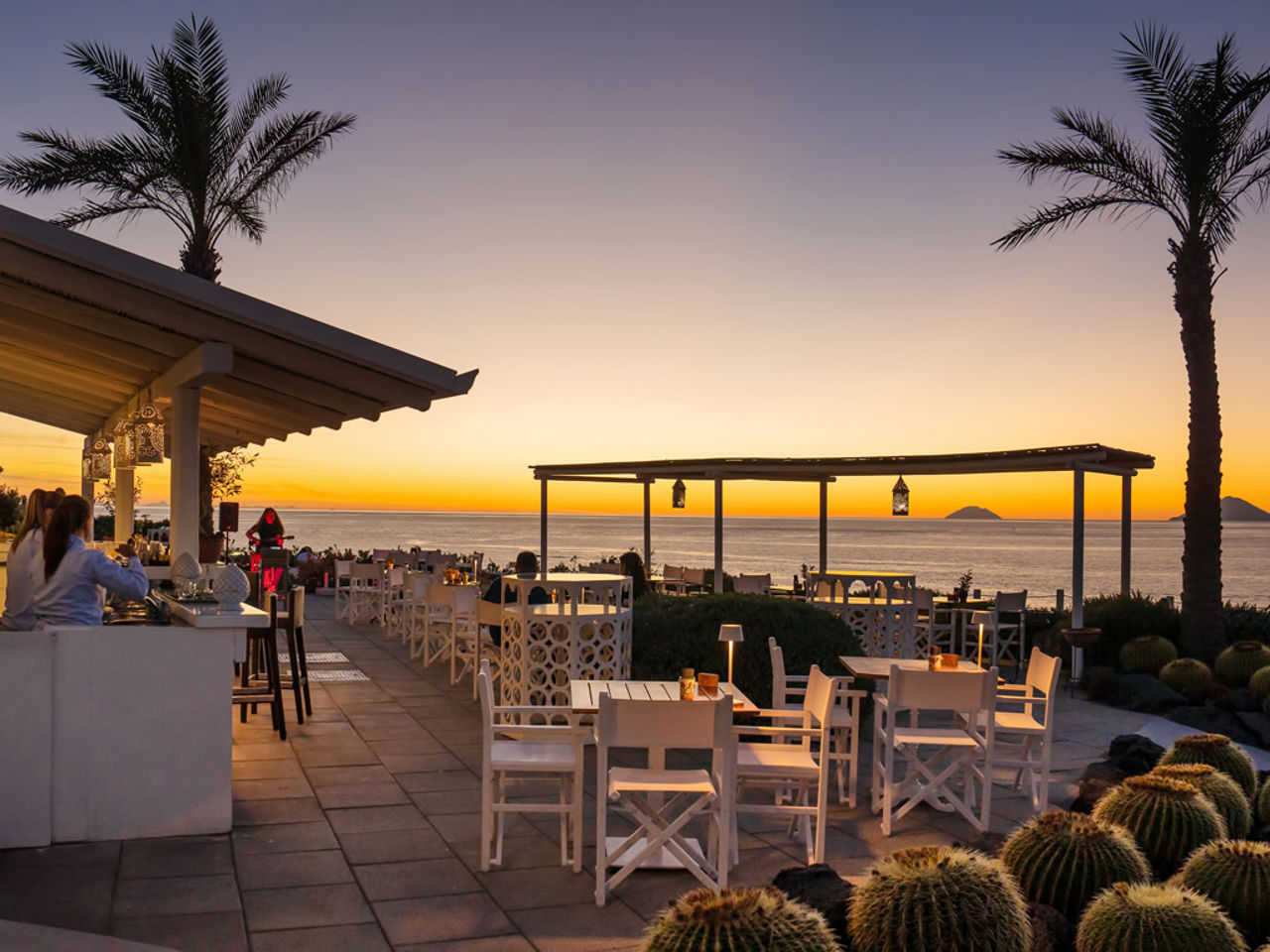 Discover the restaurants at Therasia Resort Sea & Spa in Vulcano