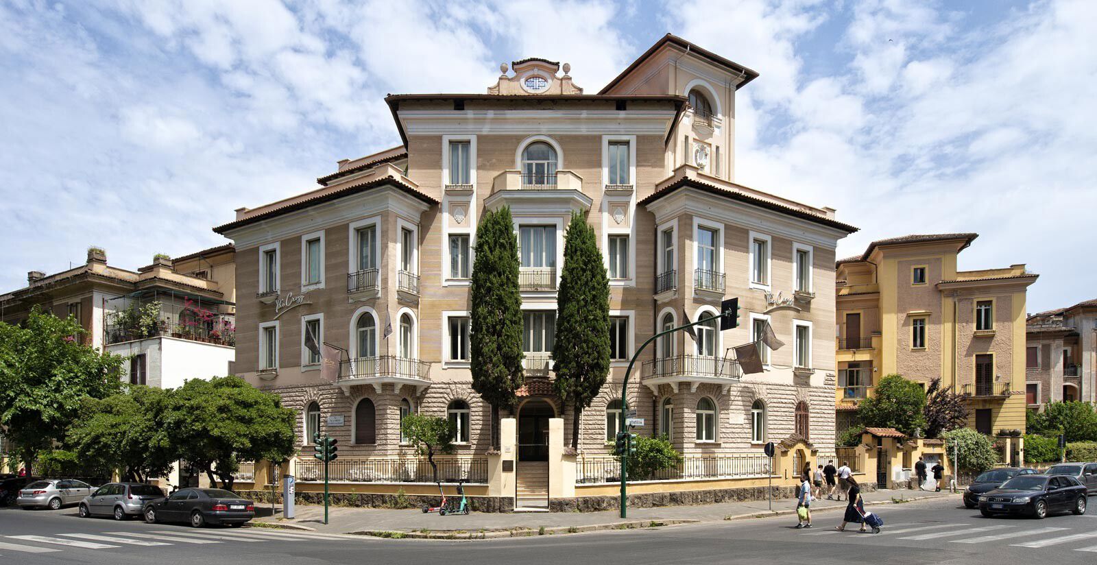 Choose The Cross Hotel to organize your meetings in Rome