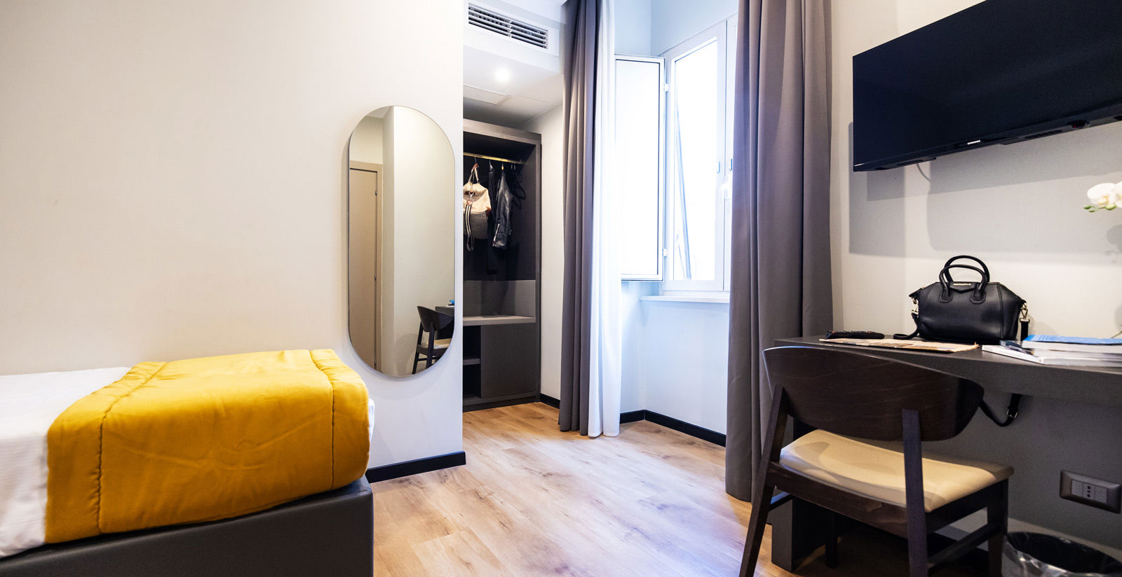 Discover the Smart rooms of The Cross Hotel in Rome