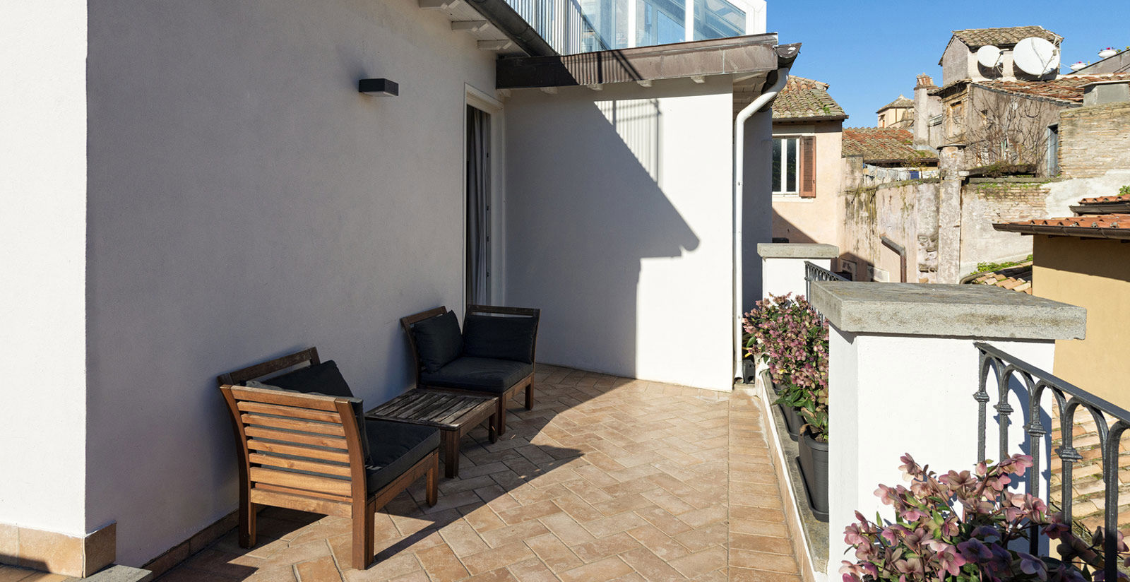 Discover the Coronari Palace Suite with terrace in Rome center