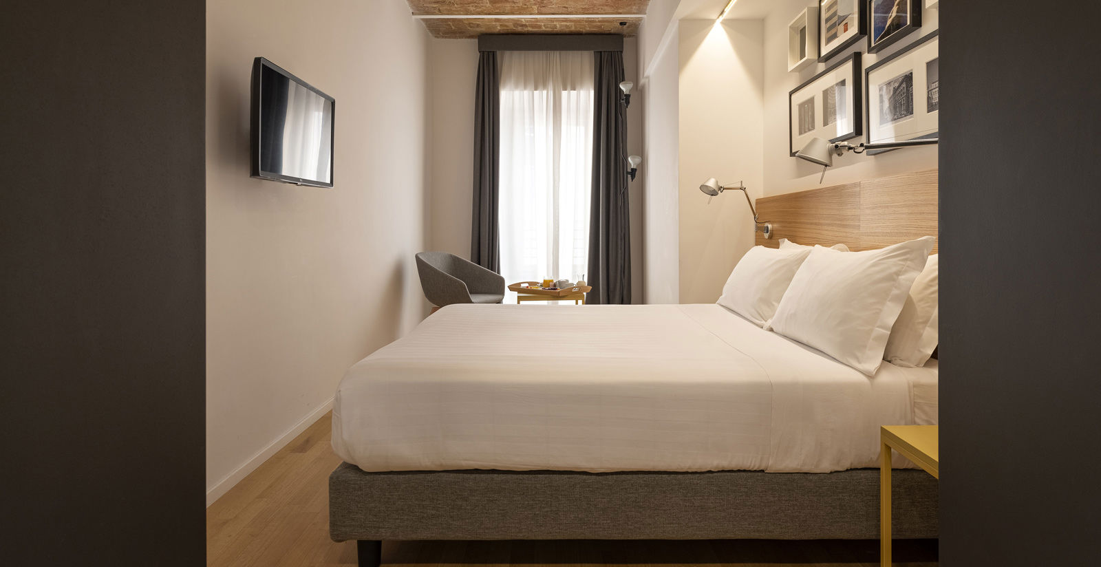 Discover the Superior Room of Coronari Palace near Piazza Navona