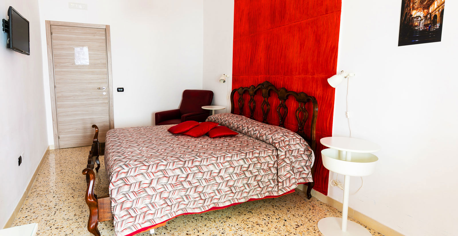 Classic Room with external bathroom by Spira Mirabilis in Naples