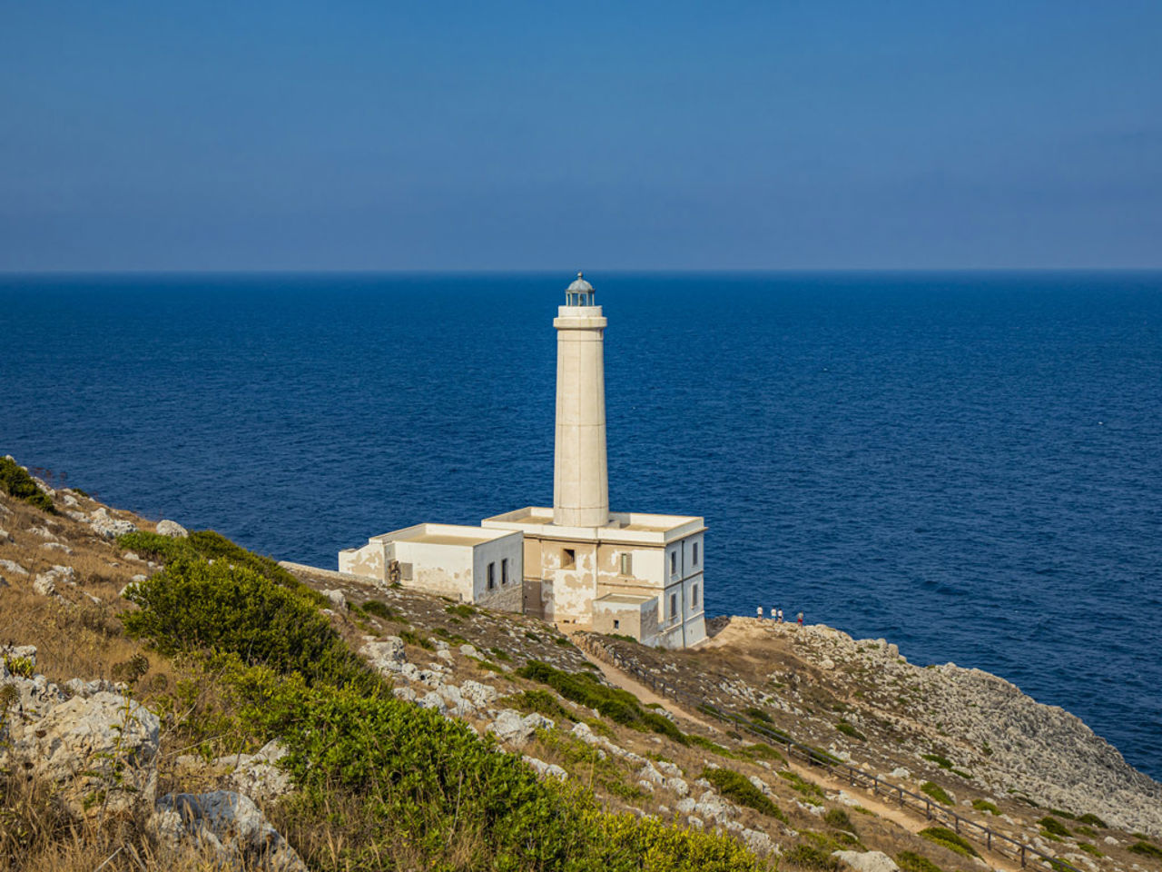 Scopri i più affascinanti fari della Puglia con Palazzo Rodio