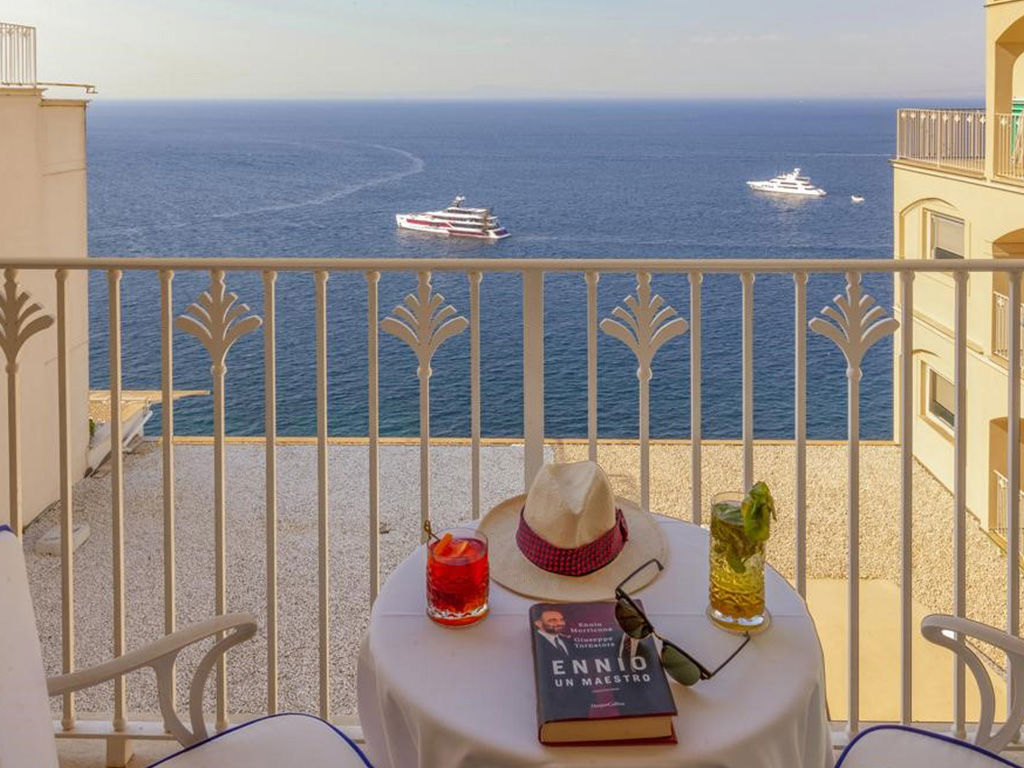 Discover the Premium room of Grand Hotel Riviera in Sorrento