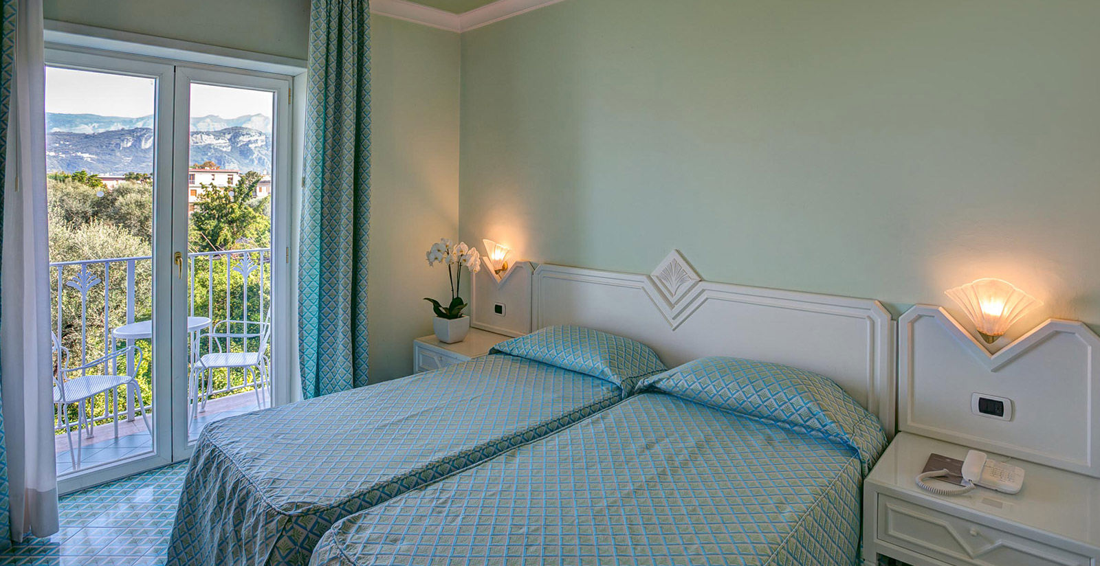 Discover the Classic room of Grand Hotel Riviera in Sorrento