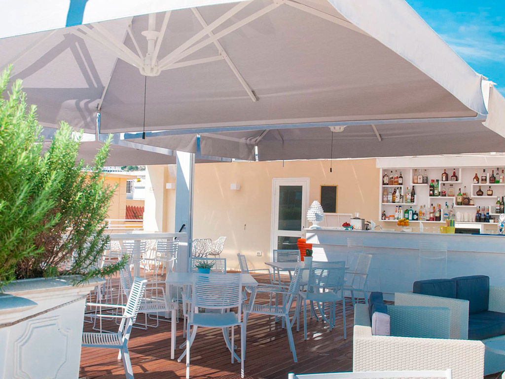 Discover the Sky bar and Solarium of Hotel Plaza in Sorrento