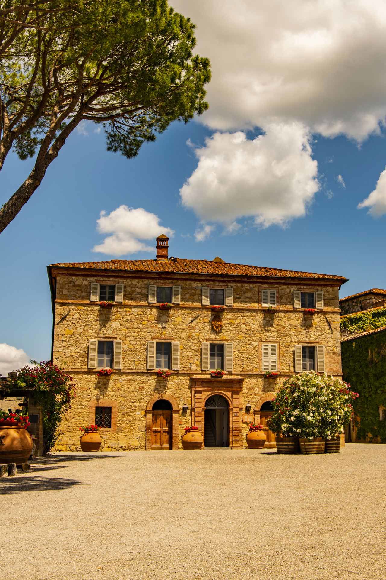 Discover all the luxury services of Borgo San Felice in Chianti