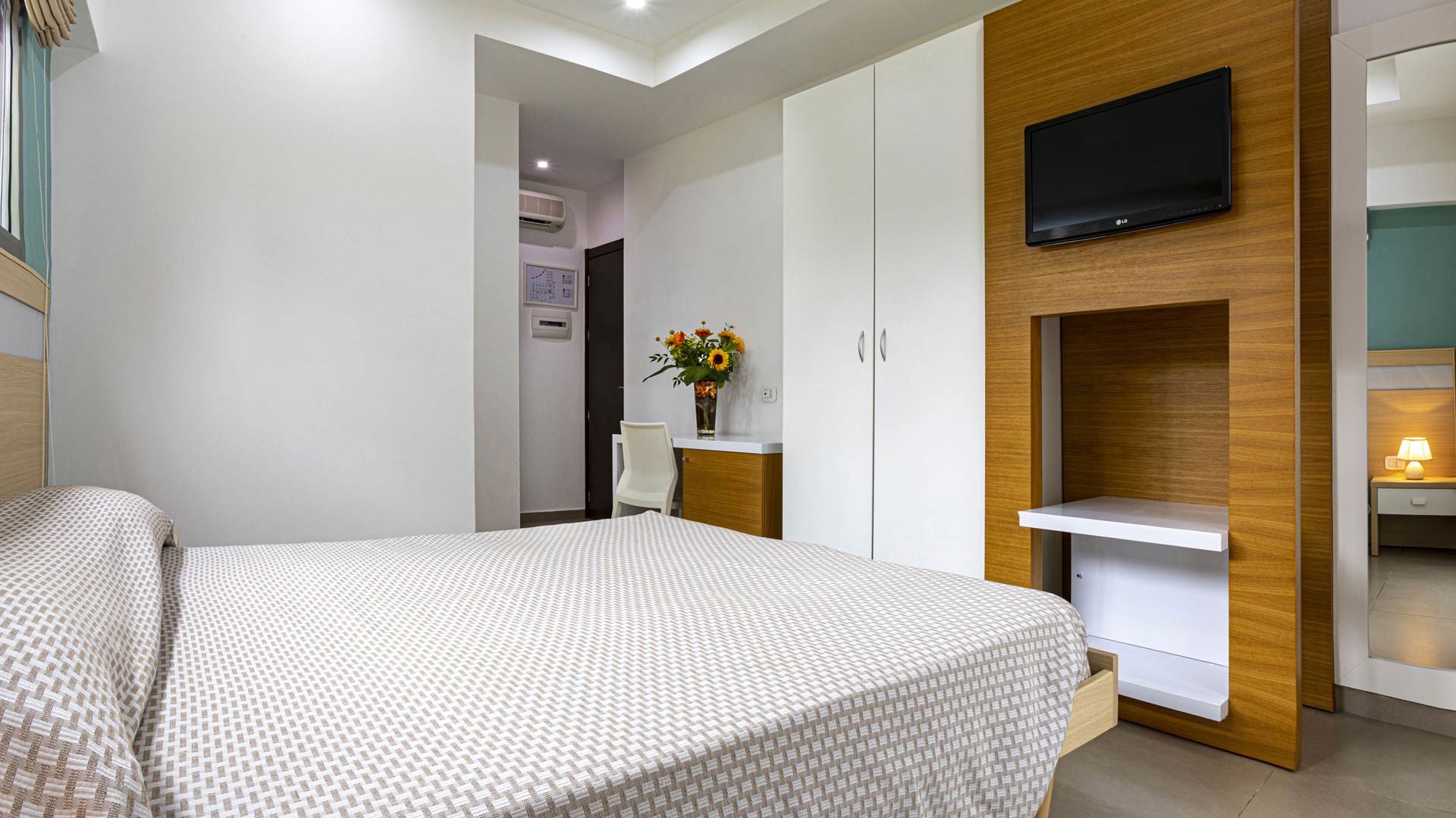 Discover the Double Room with veranda of Hotel Albatros in Siracusa