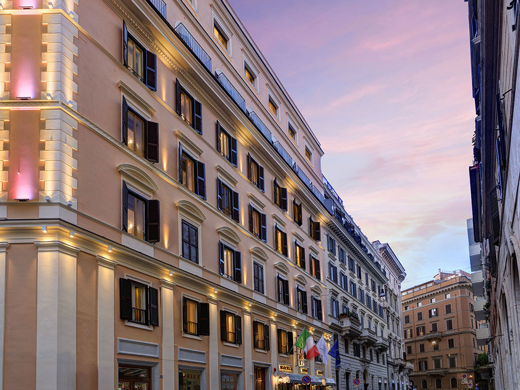 Discover Marcella Royal Hotel, with roof top garden in Rome