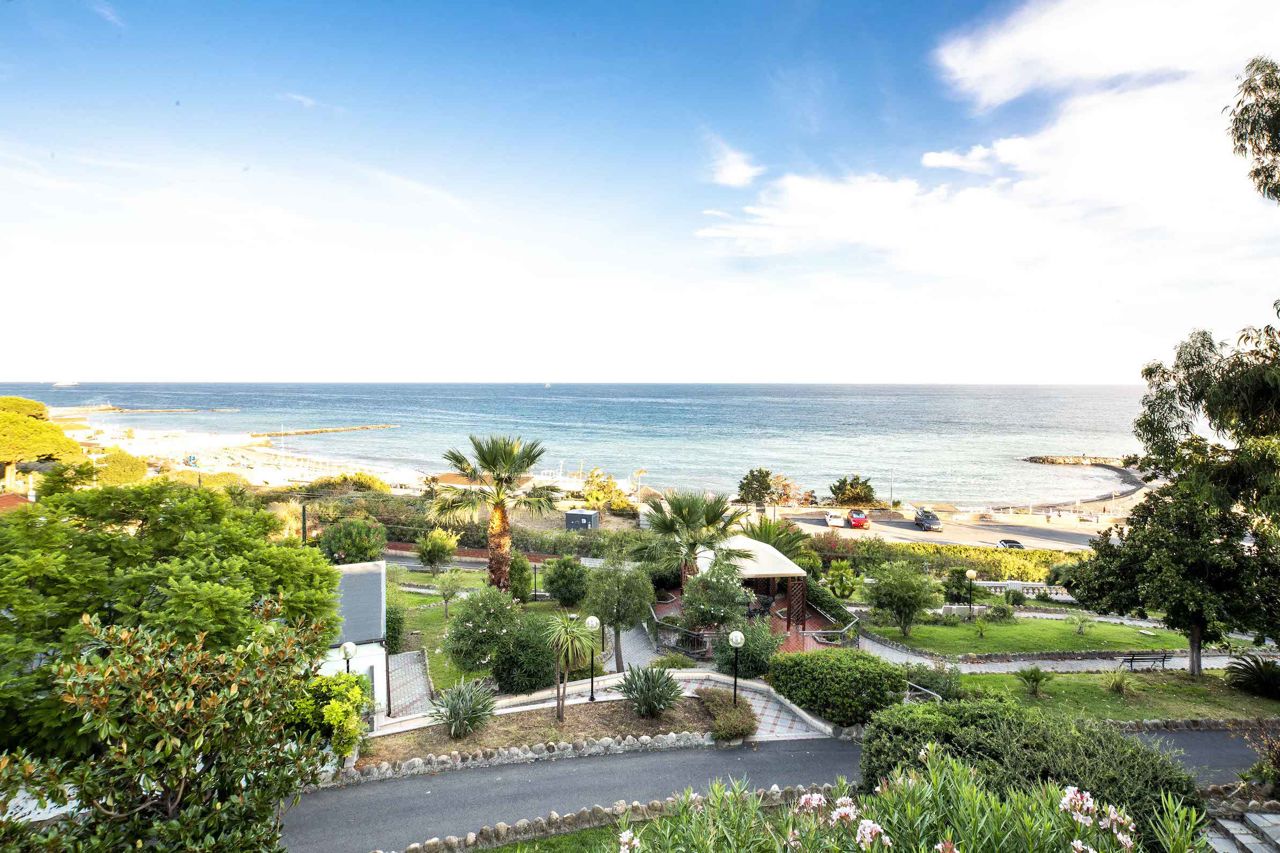 Discover the rooms of Hotel Villa Levi in Sanremo