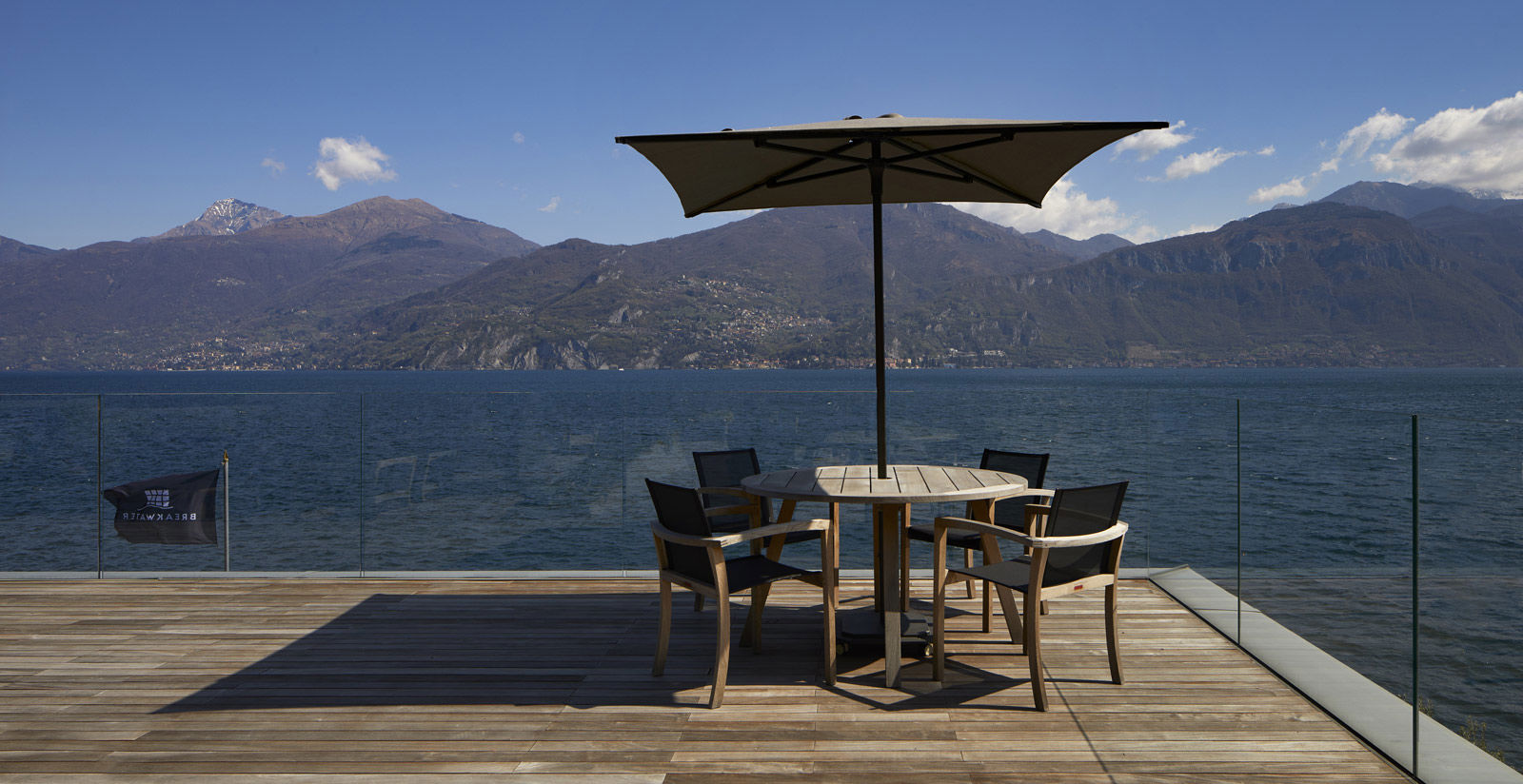 Find out more about the exteriors of modern villa Breakwater Griante