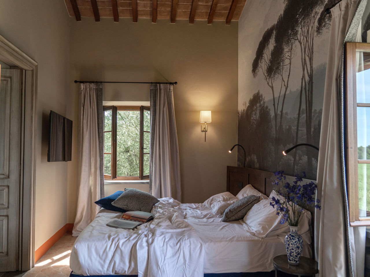 Find out Castel Monastero's Rooms for Relaxing Holidays in Chianti