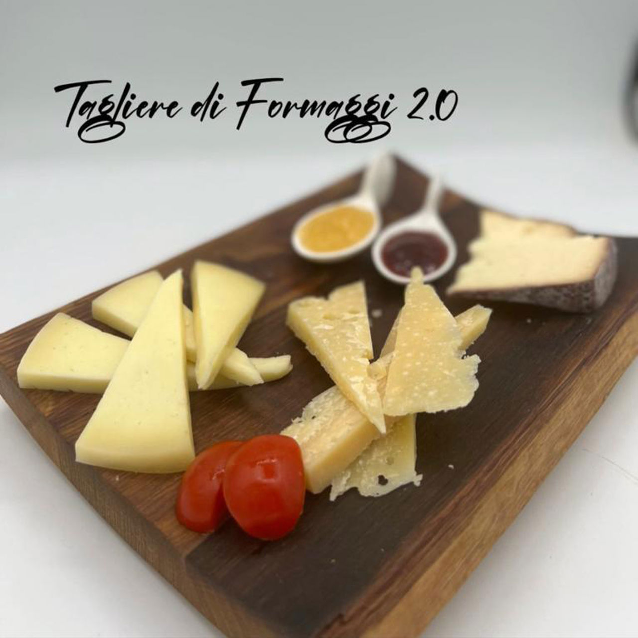 Cheese platter with mustards of Castrum Relais restaurant
