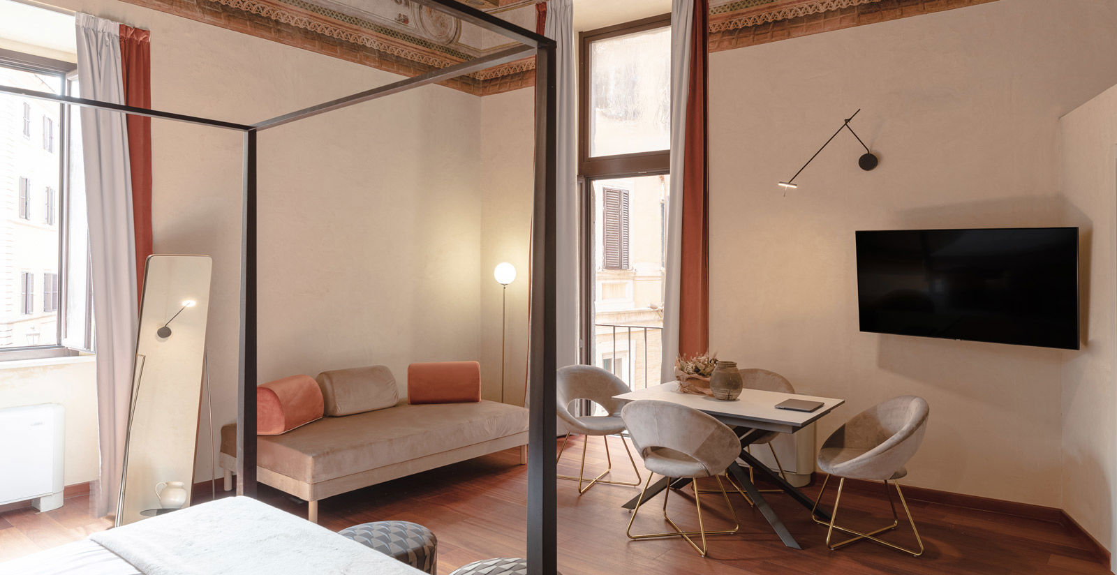 Discover the luxury rooms and suites of Torre Capranica in Rome